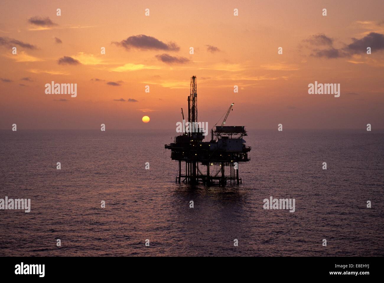 Production platform offshore hi-res stock photography and images - Alamy