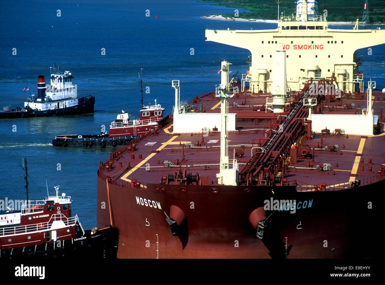 Oil tanker and tugboat hi-res stock photography and images - Alamy