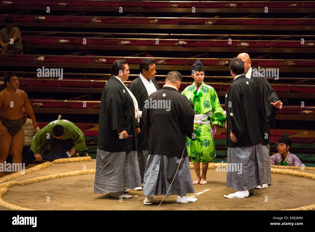Grand sumo tournament hi-res stock photography and images - Alamy