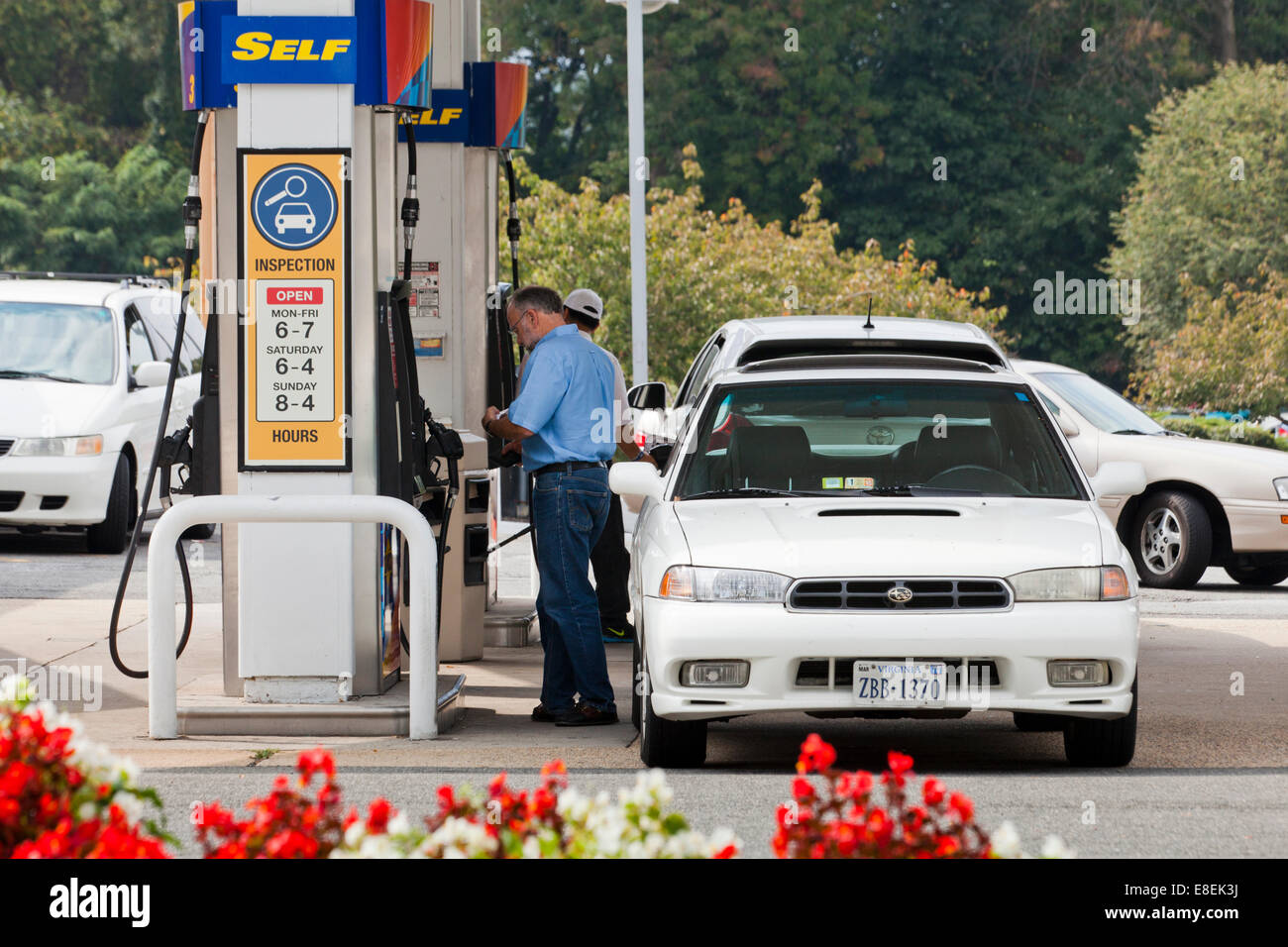 Man at gas station pump - Virginia USA Stock Photo - Alamy