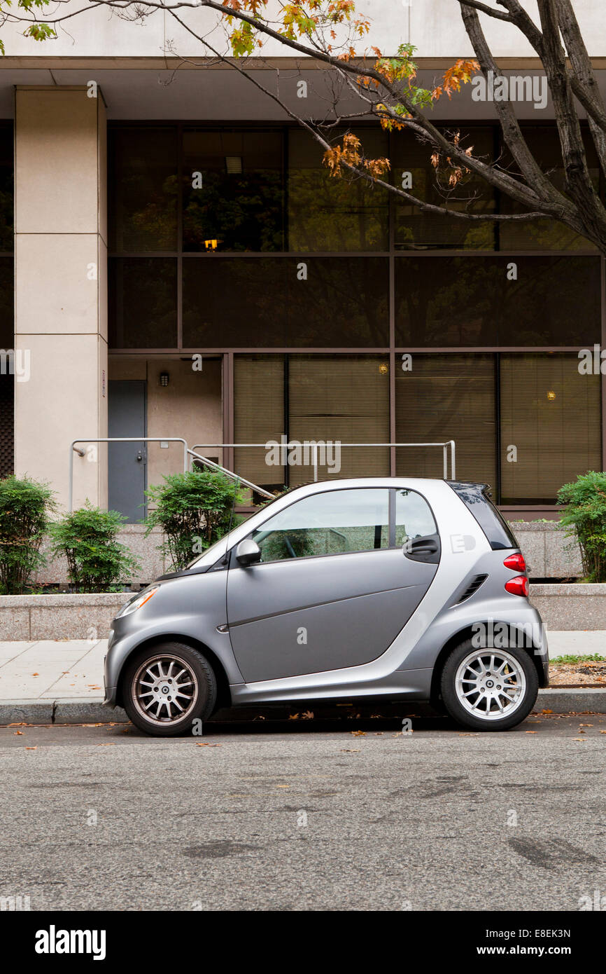 Smart car hi-res stock photography and images - Alamy