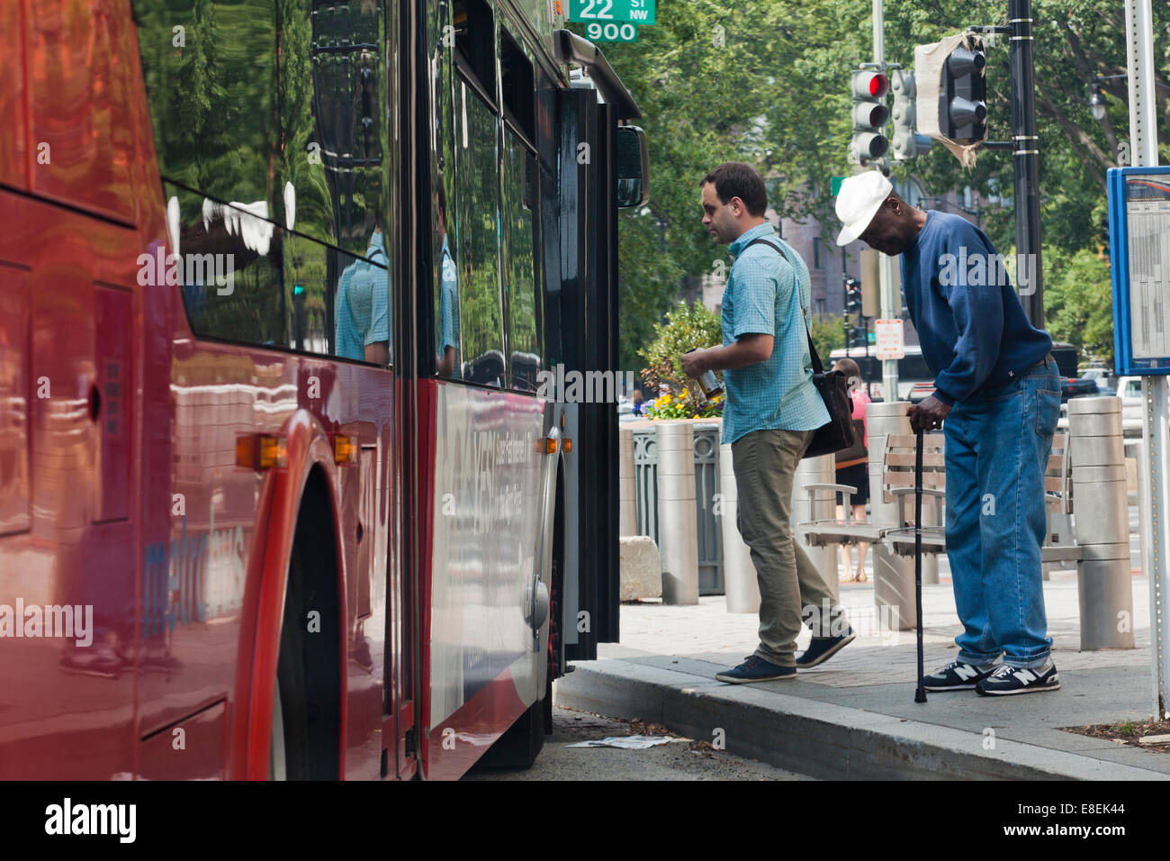 People boarding a municipal bus - Washington, DC USA Stock Photo - Alamy