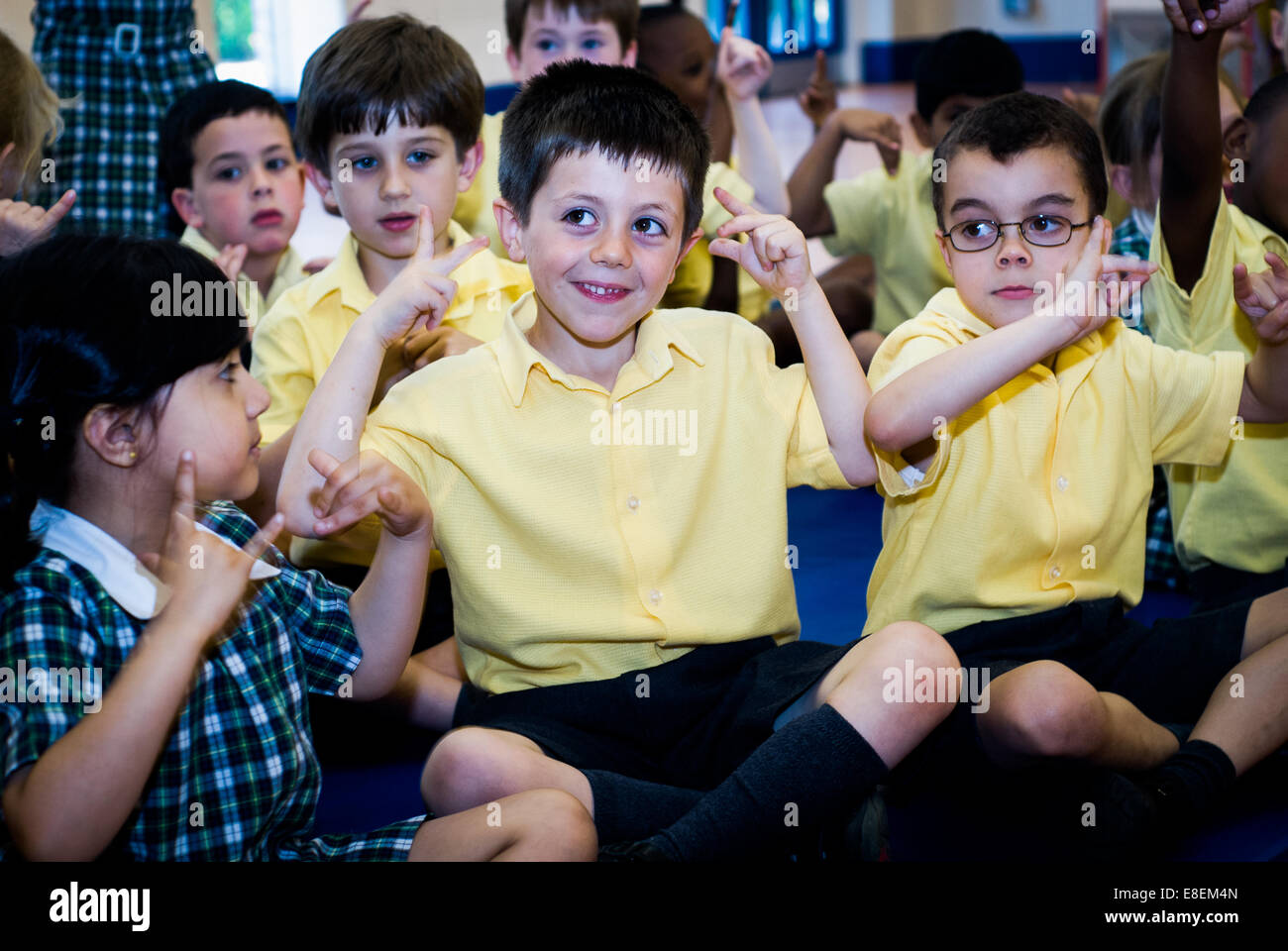 Children clapping and singing hi-res stock photography and images - Alamy