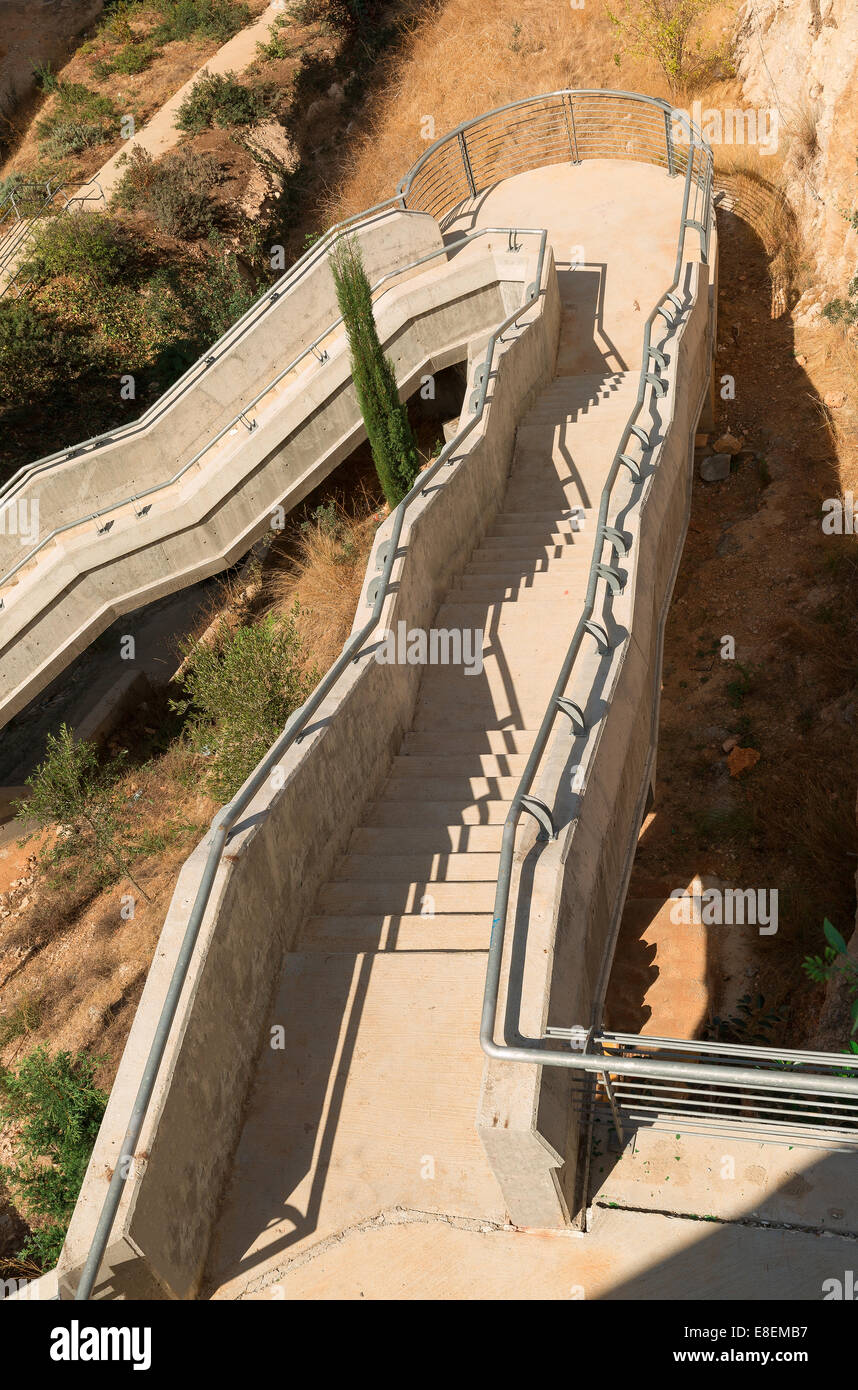 Flight of steep steps hi-res stock photography and images - Alamy