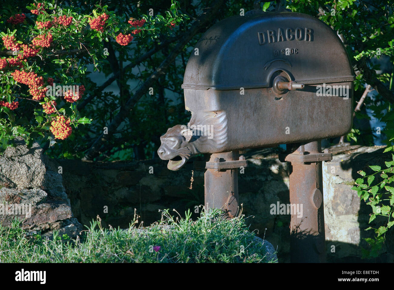 Water pump chain hi-res stock photography and images - Alamy
