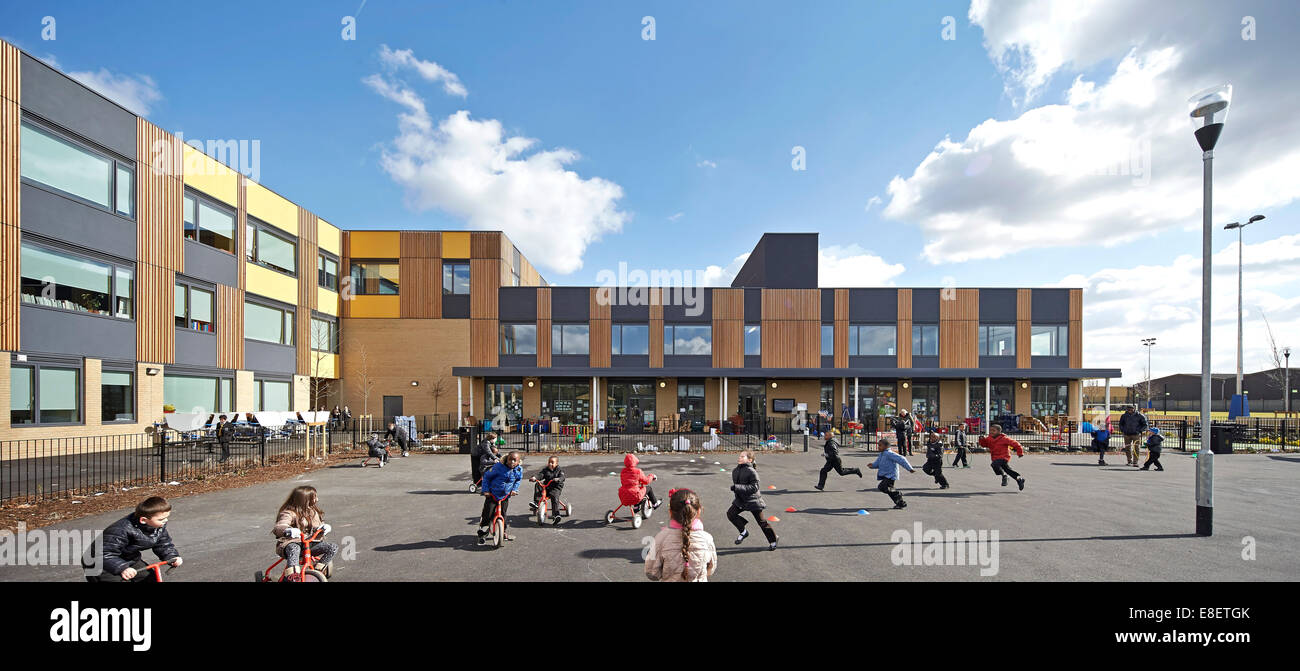 Oasis Academy Hadley, Enfield, United Kingdom. Architect: John McAslan ...