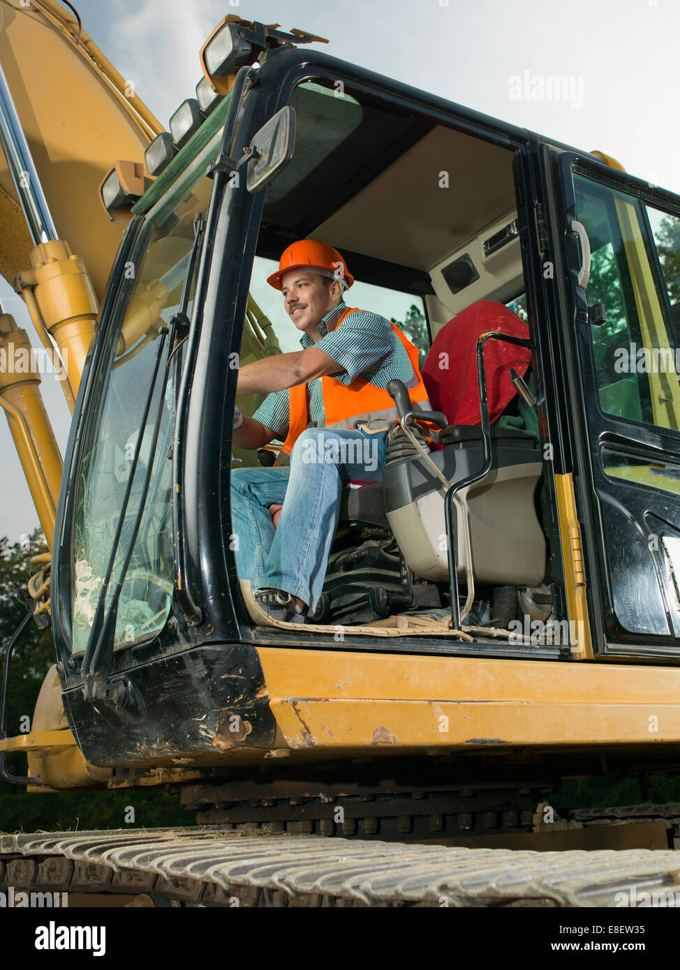 Male operating excavator hi-res stock photography and images - Alamy