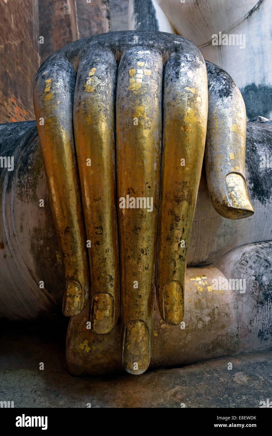 Gilded hand of the Buddha statue Phra Achana, Wat Si Chum or Wat Sri ...