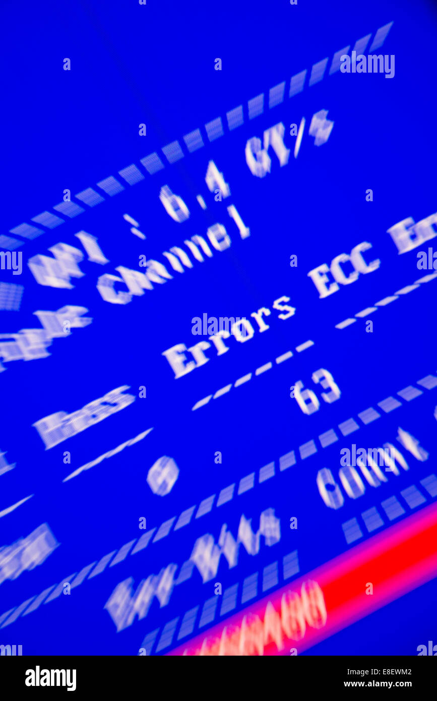 Error message on a blue screen Stock Photo - Alamy