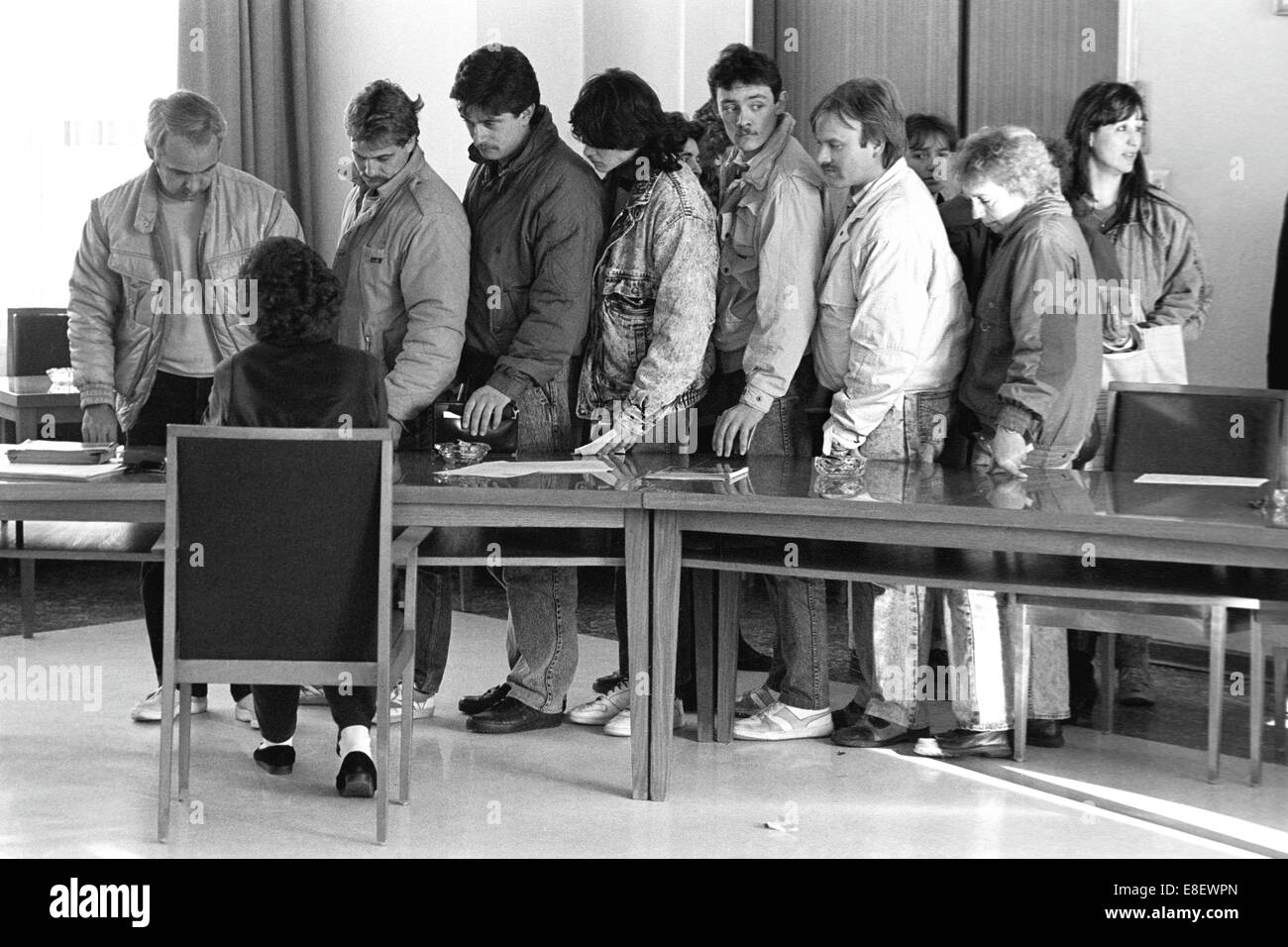East German citizens travelling, cashing in their welcome money, day of ...
