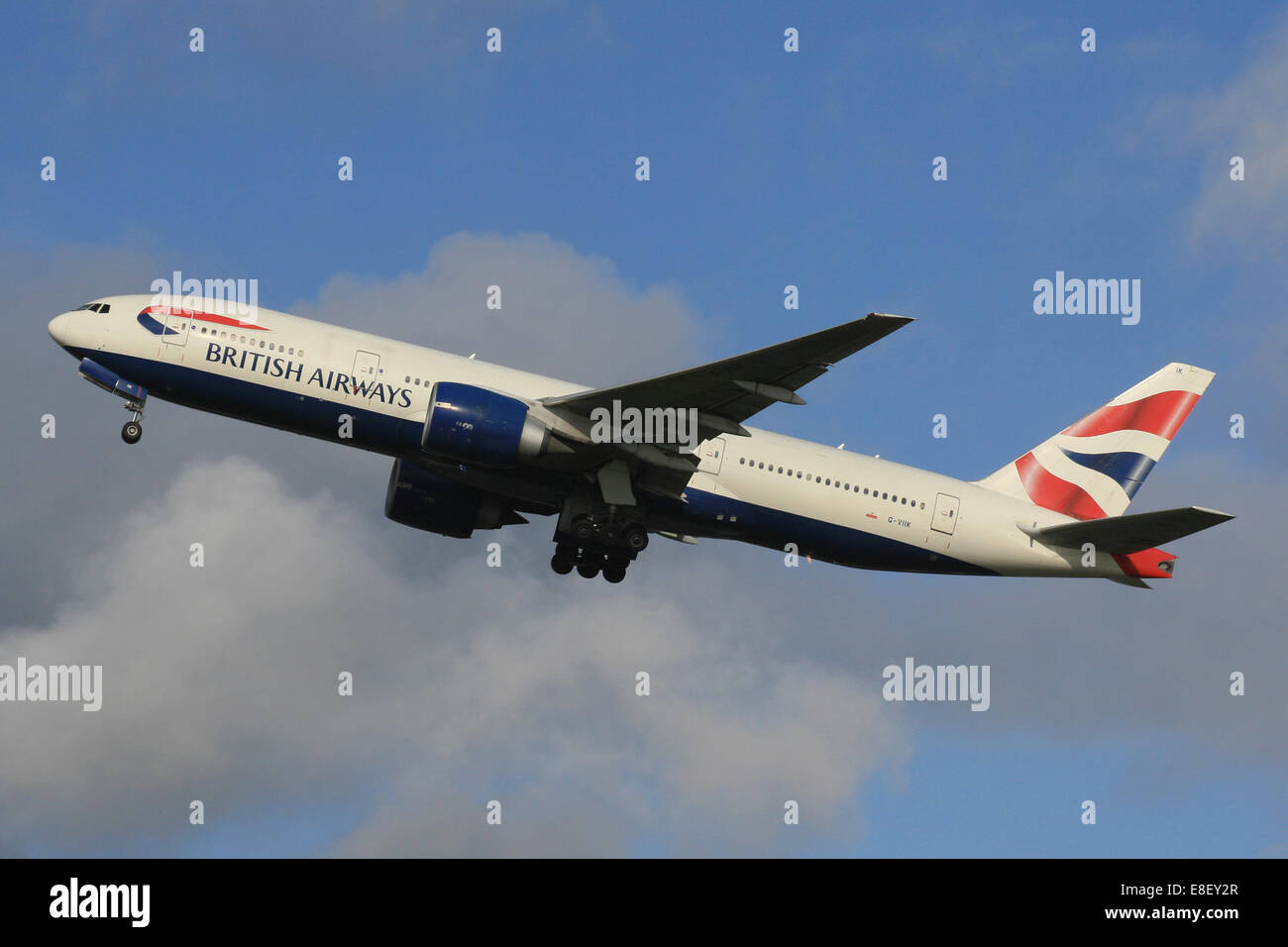 Ba 777 flying hi-res stock photography and images - Alamy