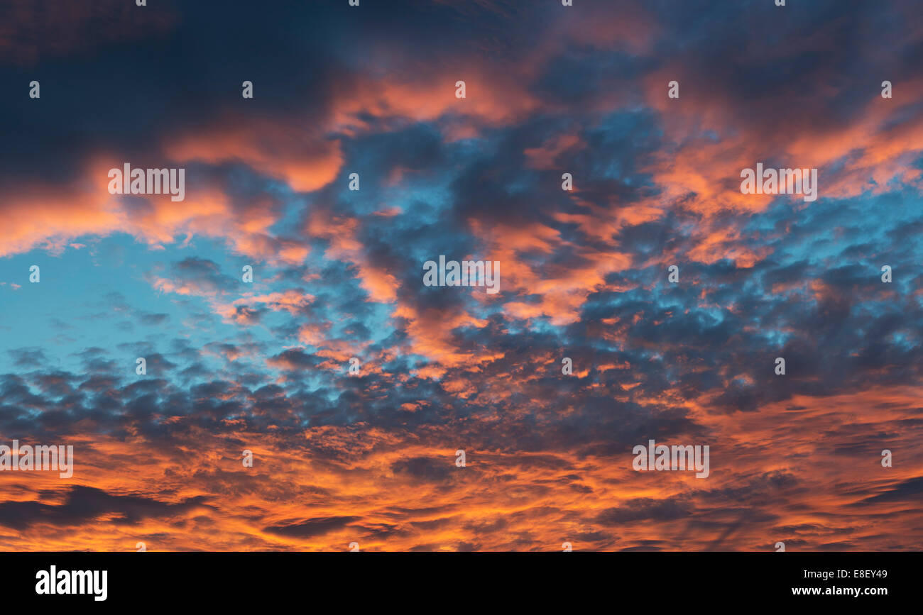 Red sunset dark clouds dramatic hi-res stock photography and images - Alamy