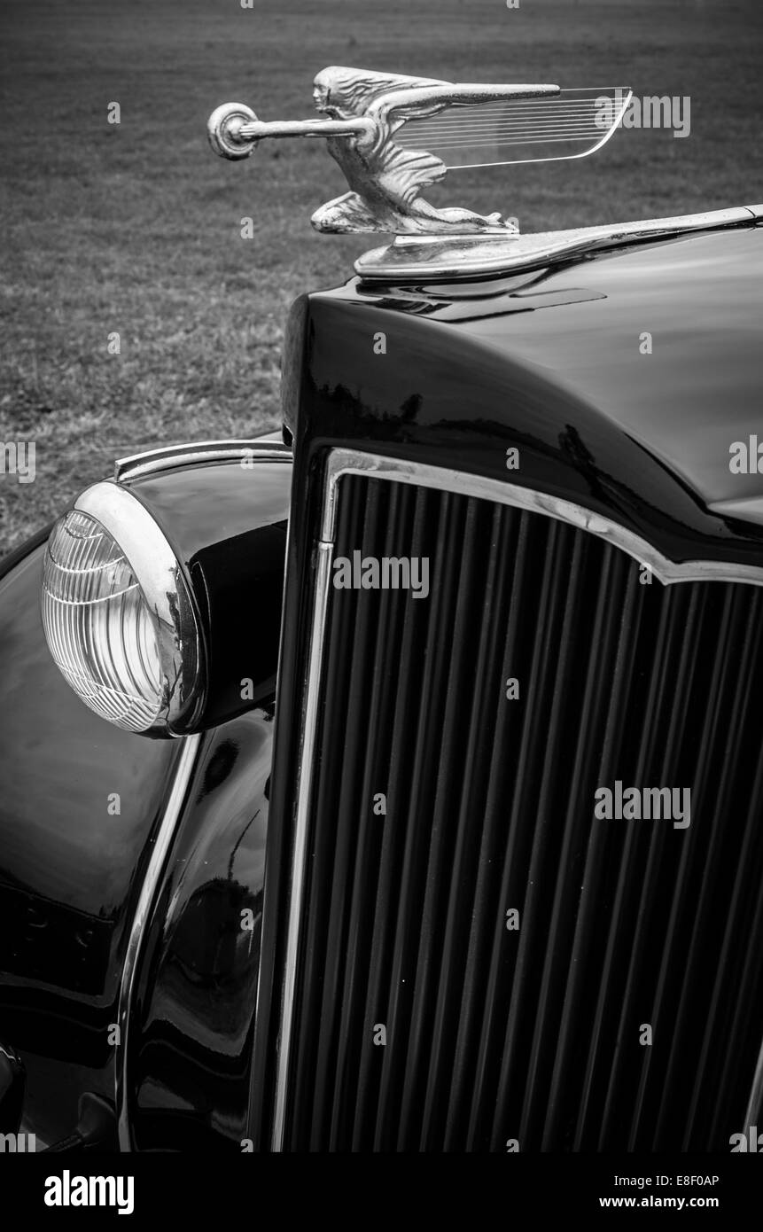 Car bonnet mascot hi-res stock photography and images - Alamy