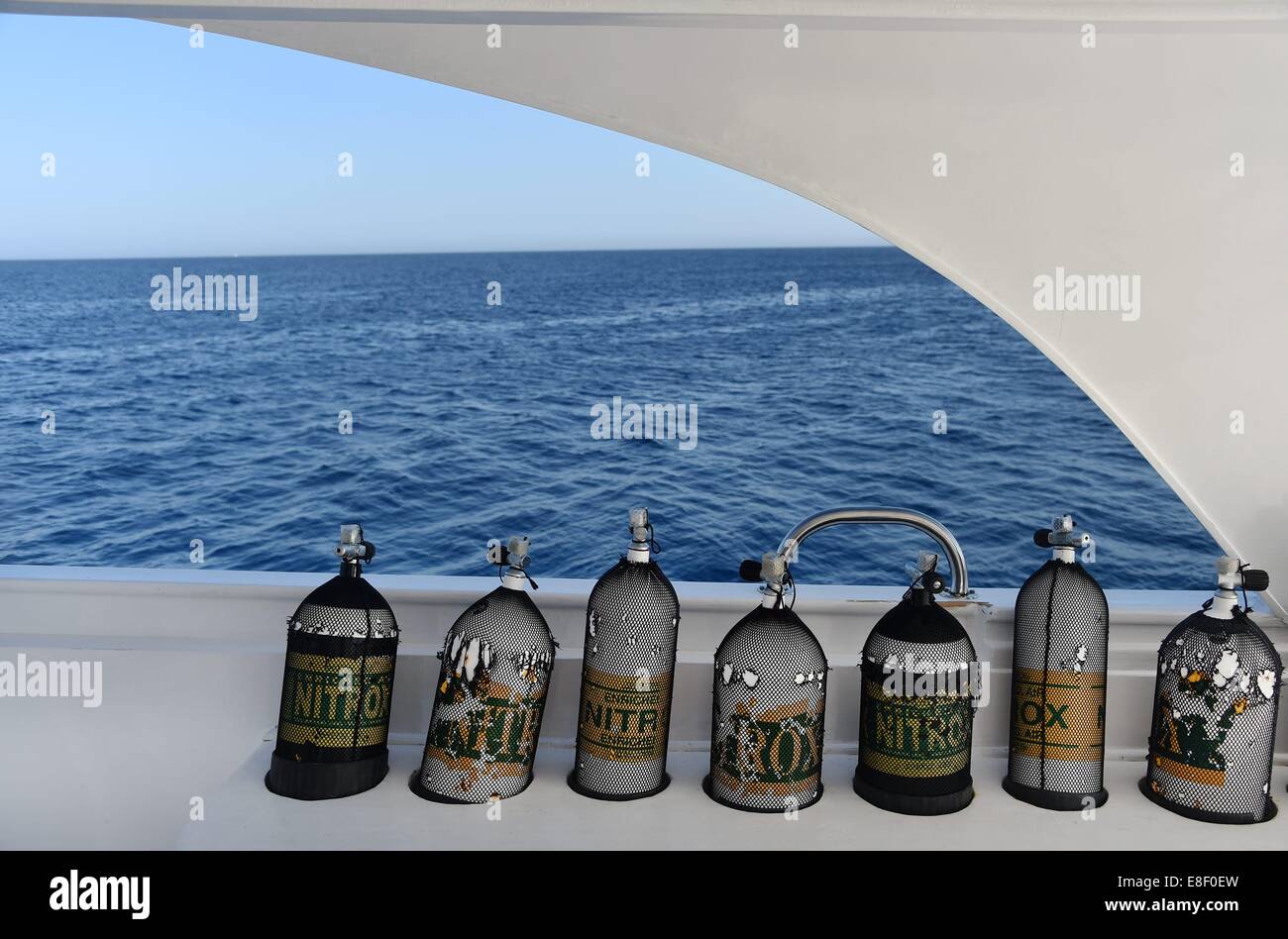 Oxygen flasks hi-res stock photography and images - Alamy