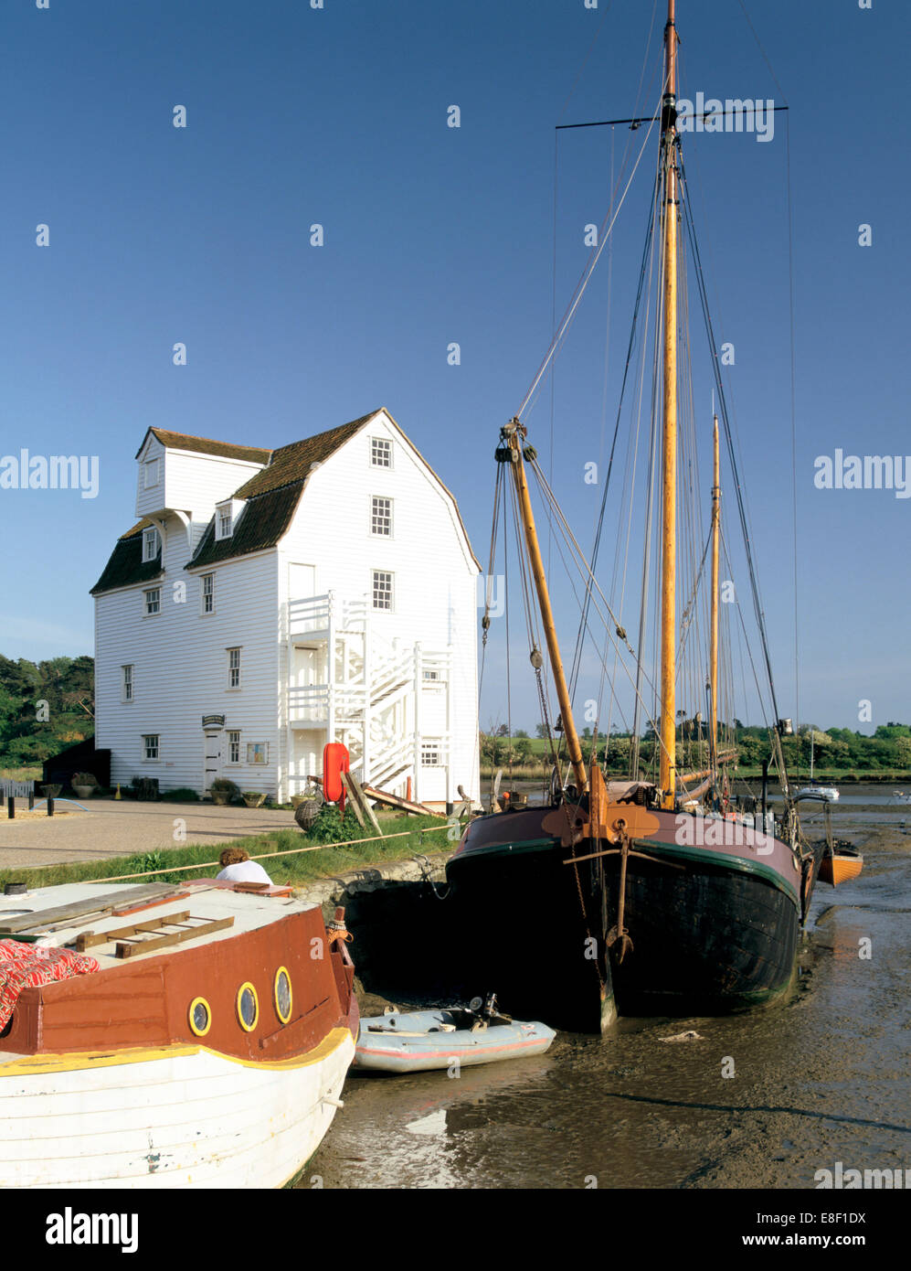 Quay tide mill building hi-res stock photography and images - Alamy
