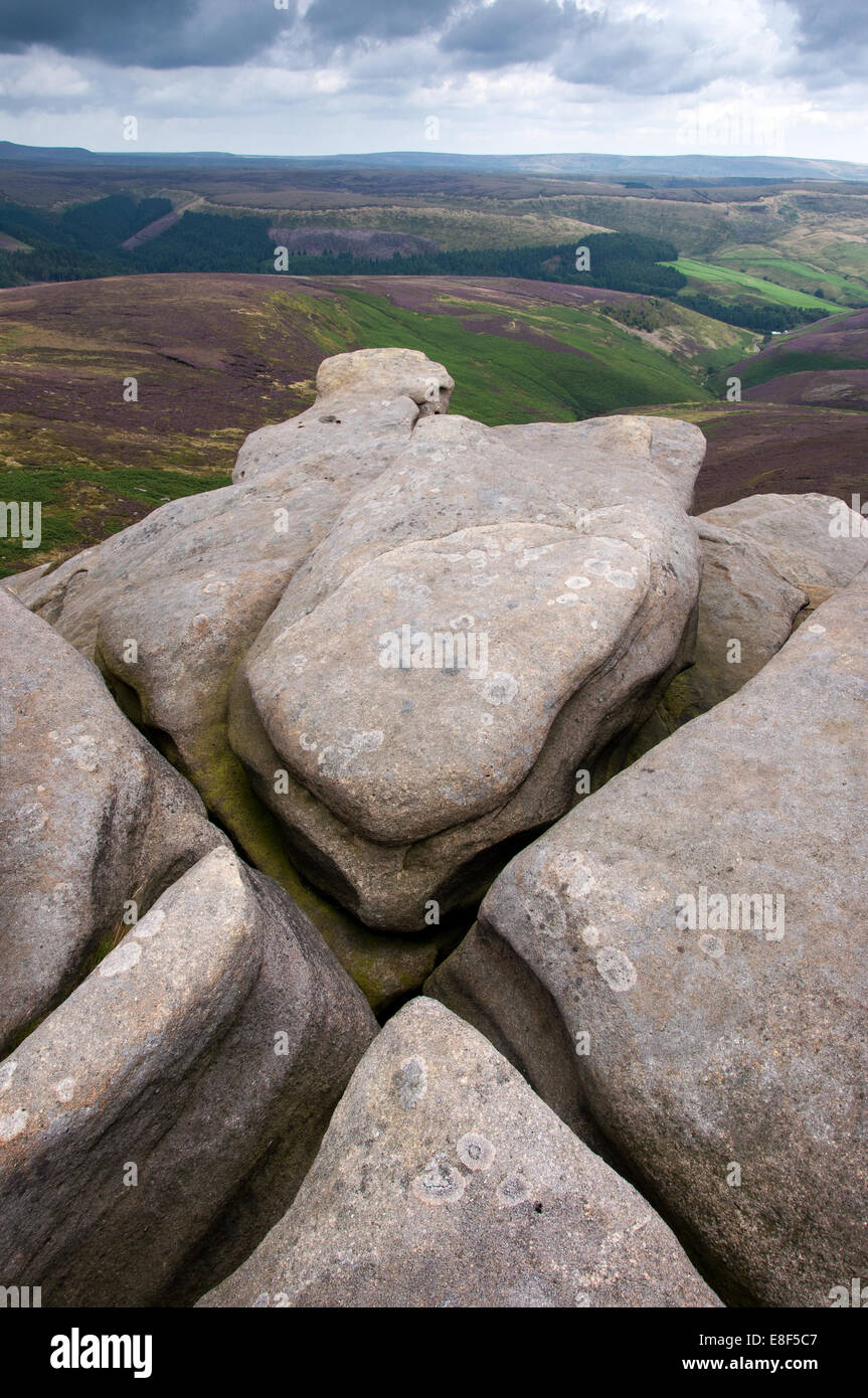 Gritstone rocks on the northern edge of Kinder Scout, Peak District ...