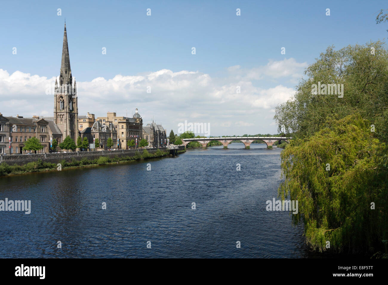 Perth scotland st matthews church hi-res stock photography and images ...