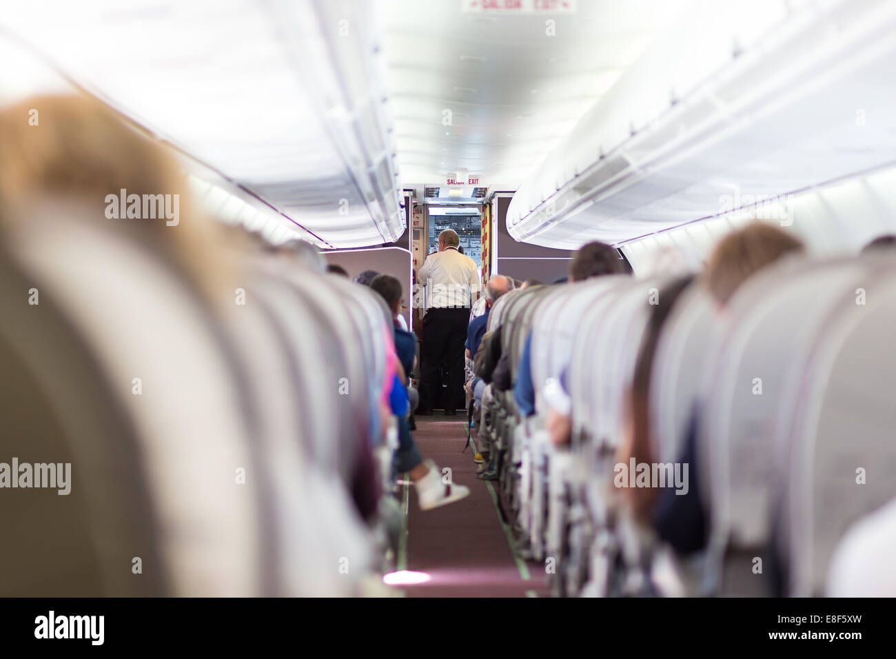 Inside airplane pilot cabin hi-res stock photography and images - Alamy