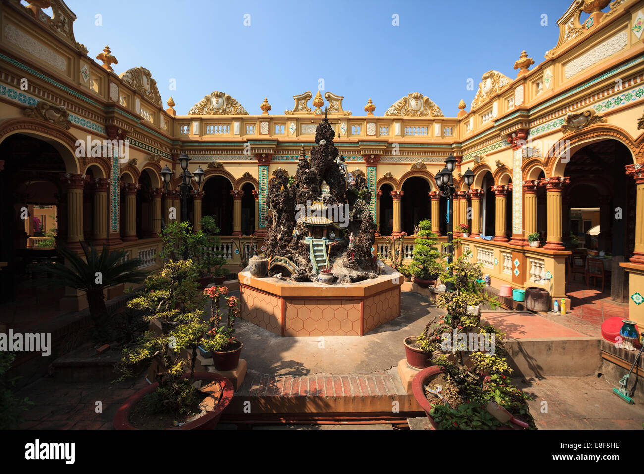 Vietnam, Mekong Delta, My Tho, Vinh Trang Pagoda Stock Photo - Alamy