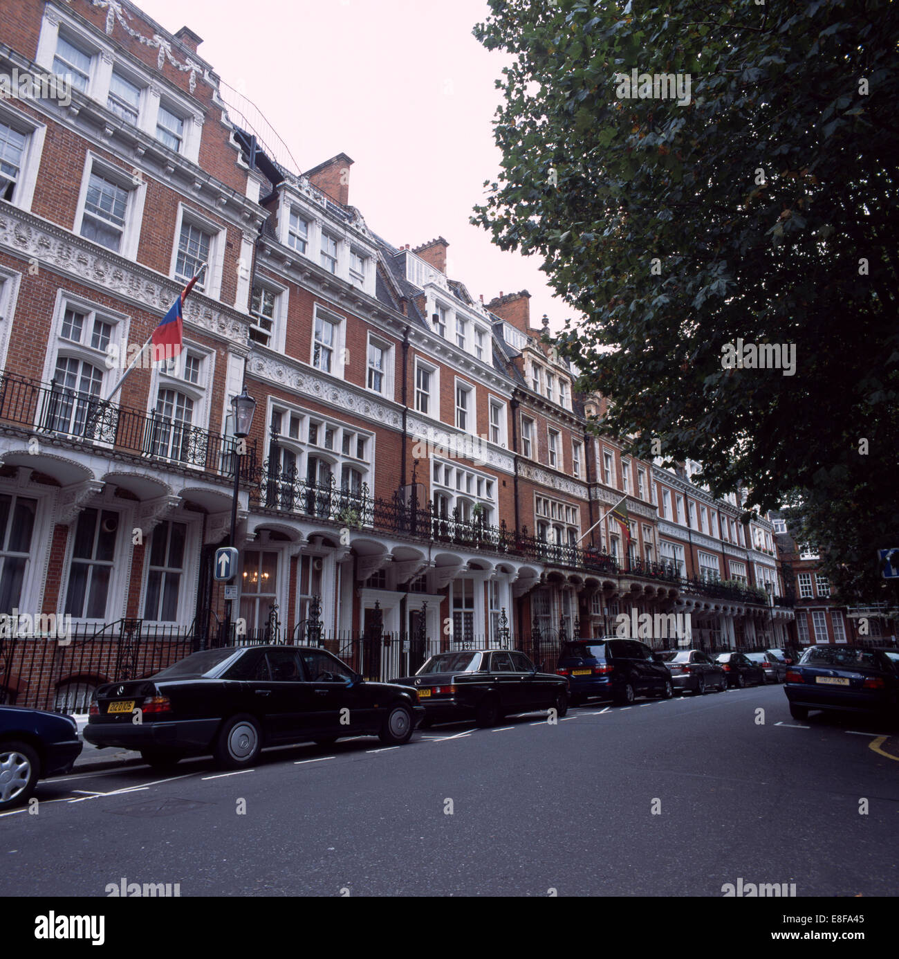 Traditional Edwardian terraced houses and apartment buildings in a ...