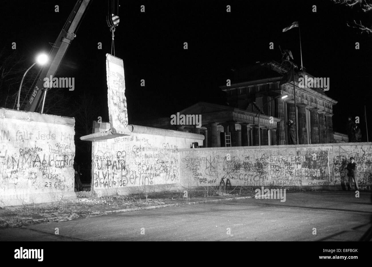 Mauerfall berlin 1989 hi-res stock photography and images - Alamy
