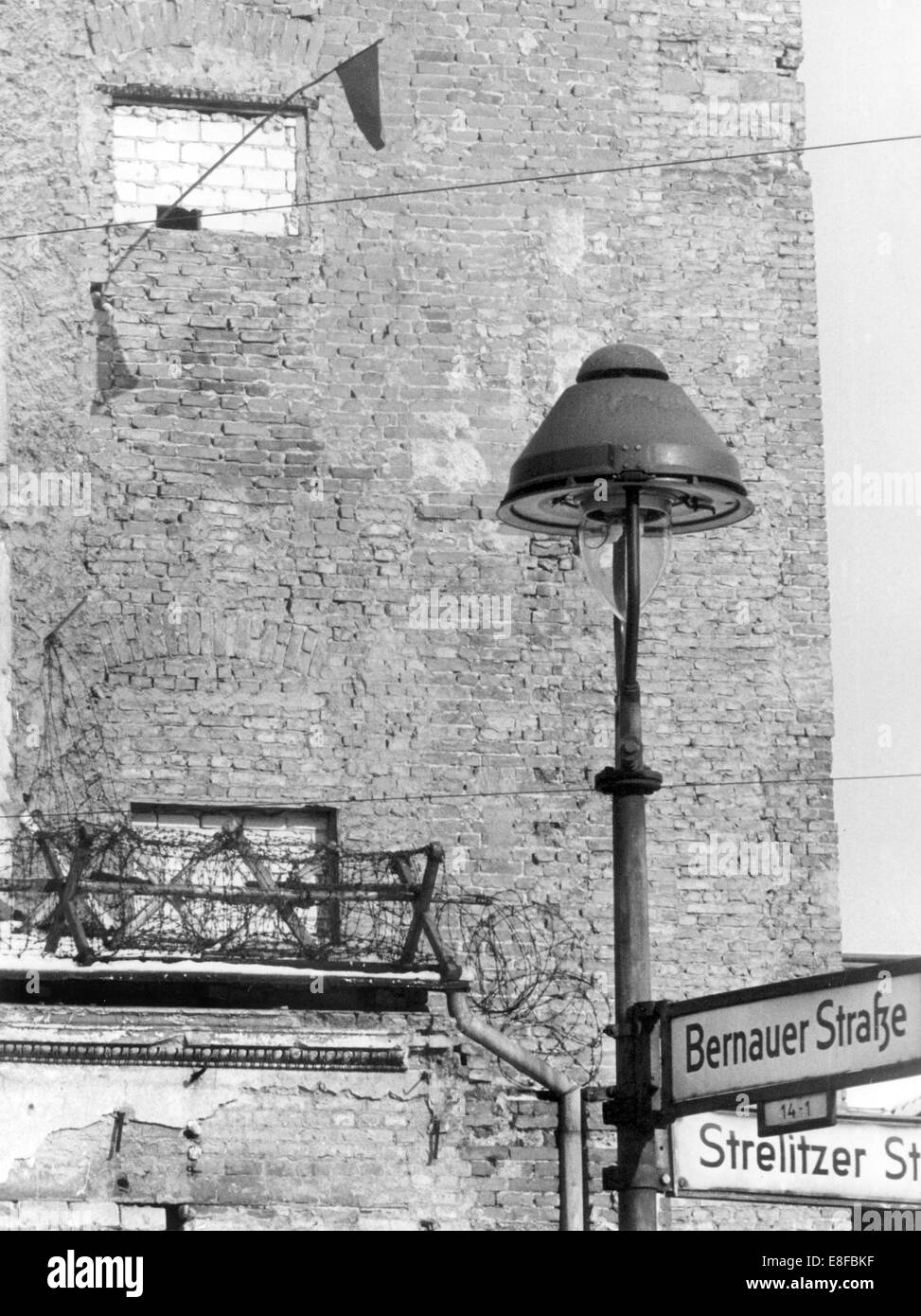 Bricked out window Black and White Stock Photos & Images - Alamy