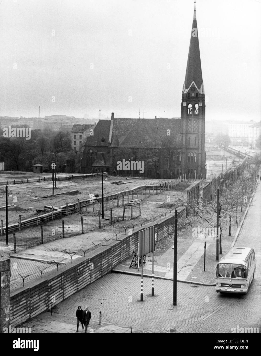Todesstreifen berlin mauer Black and White Stock Photos & Images - Alamy