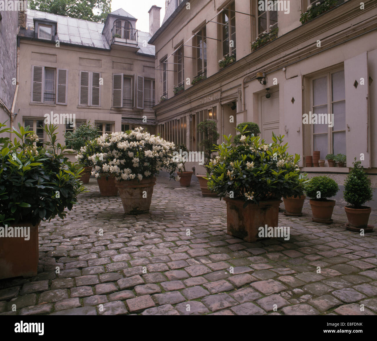 Exteriors town traditional courtyard hi-res stock photography and ...