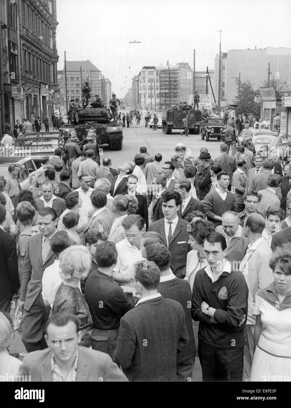 Checkpoint charlie berlin wall 1989 hi-res stock photography and images ...