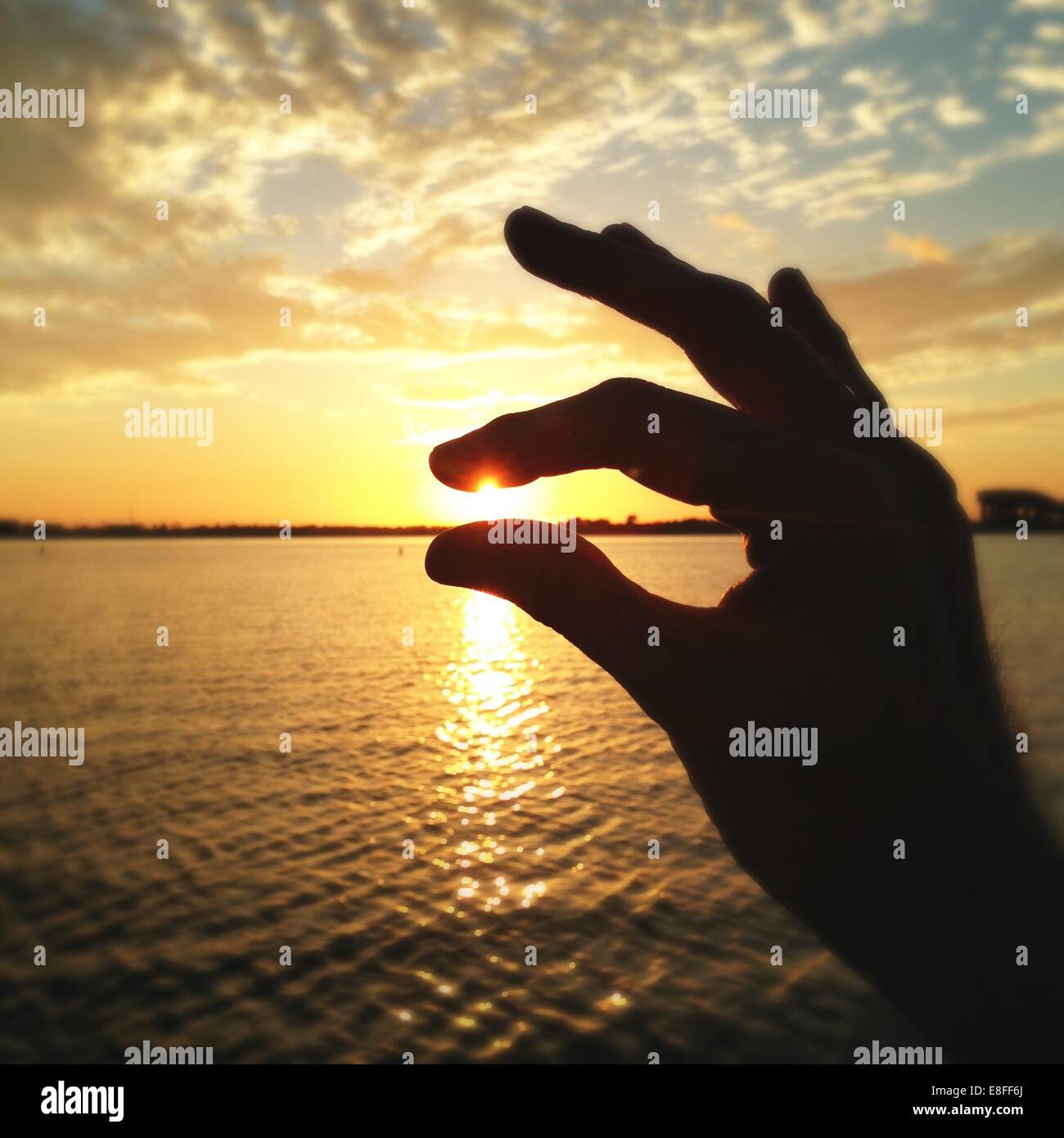Hand holding the sun hi-res stock photography and images - Alamy