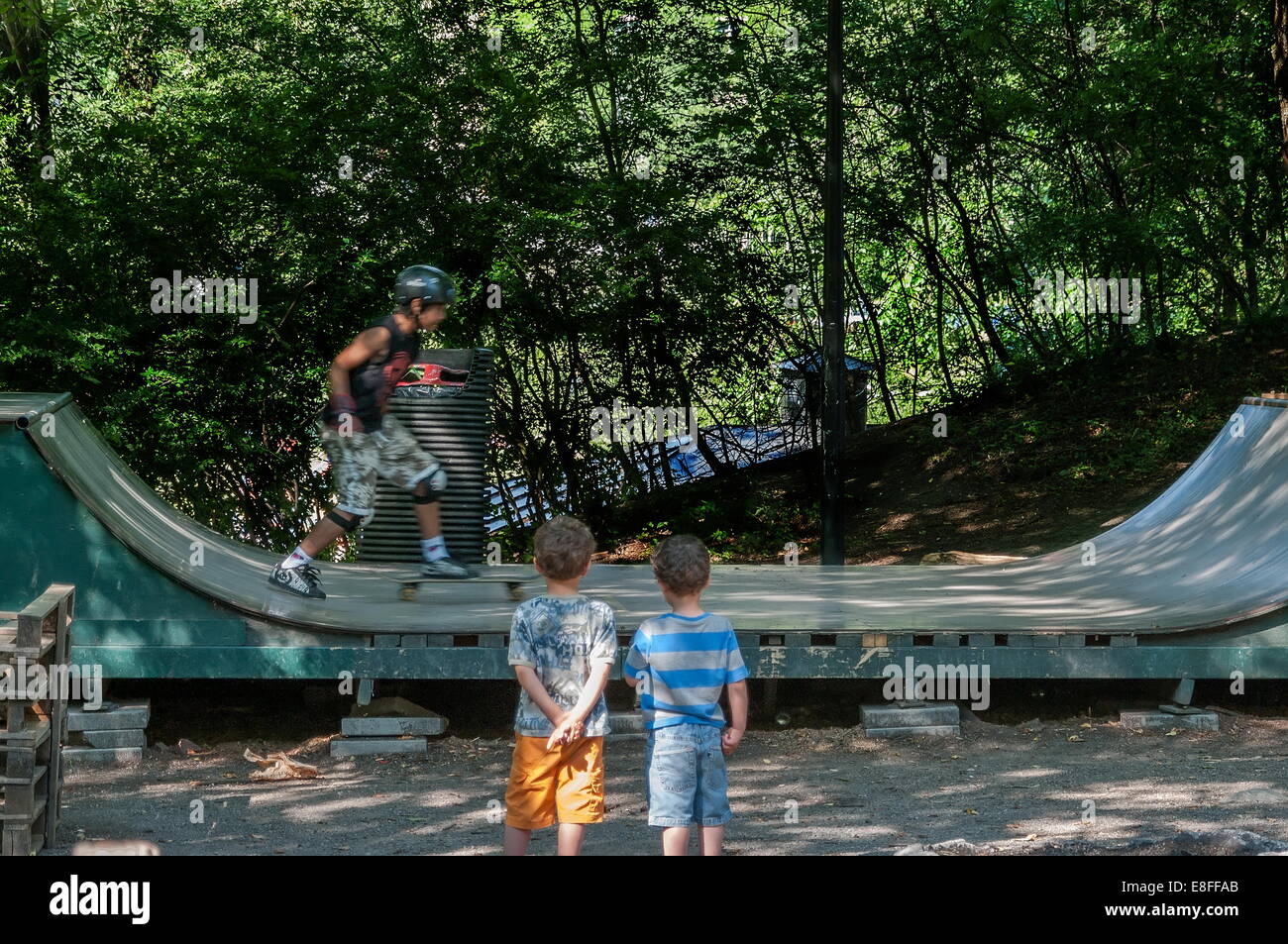 Curious spectators hi-res stock photography and images - Alamy