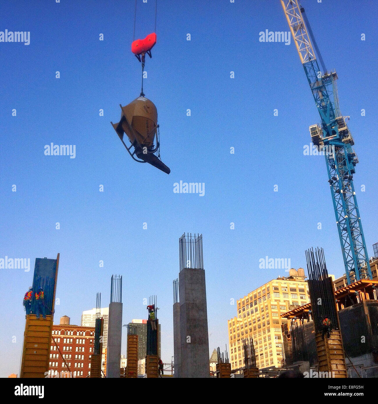 Construction workers new york city hi-res stock photography and images ...