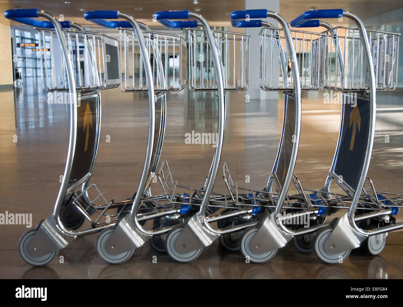 Airport trolleys hi-res stock photography and images - Alamy