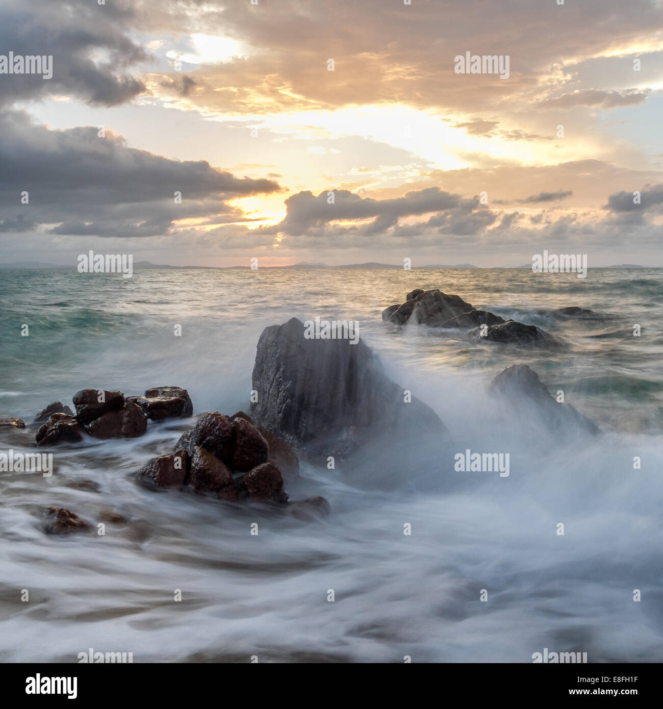 Water splashing against rocks hi-res stock photography and images - Alamy