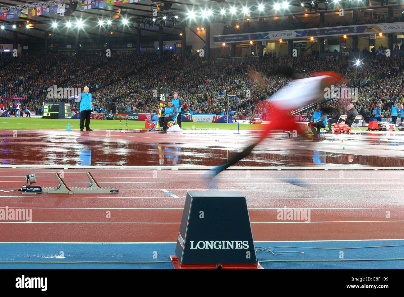 400m start hi-res stock photography and images - Alamy