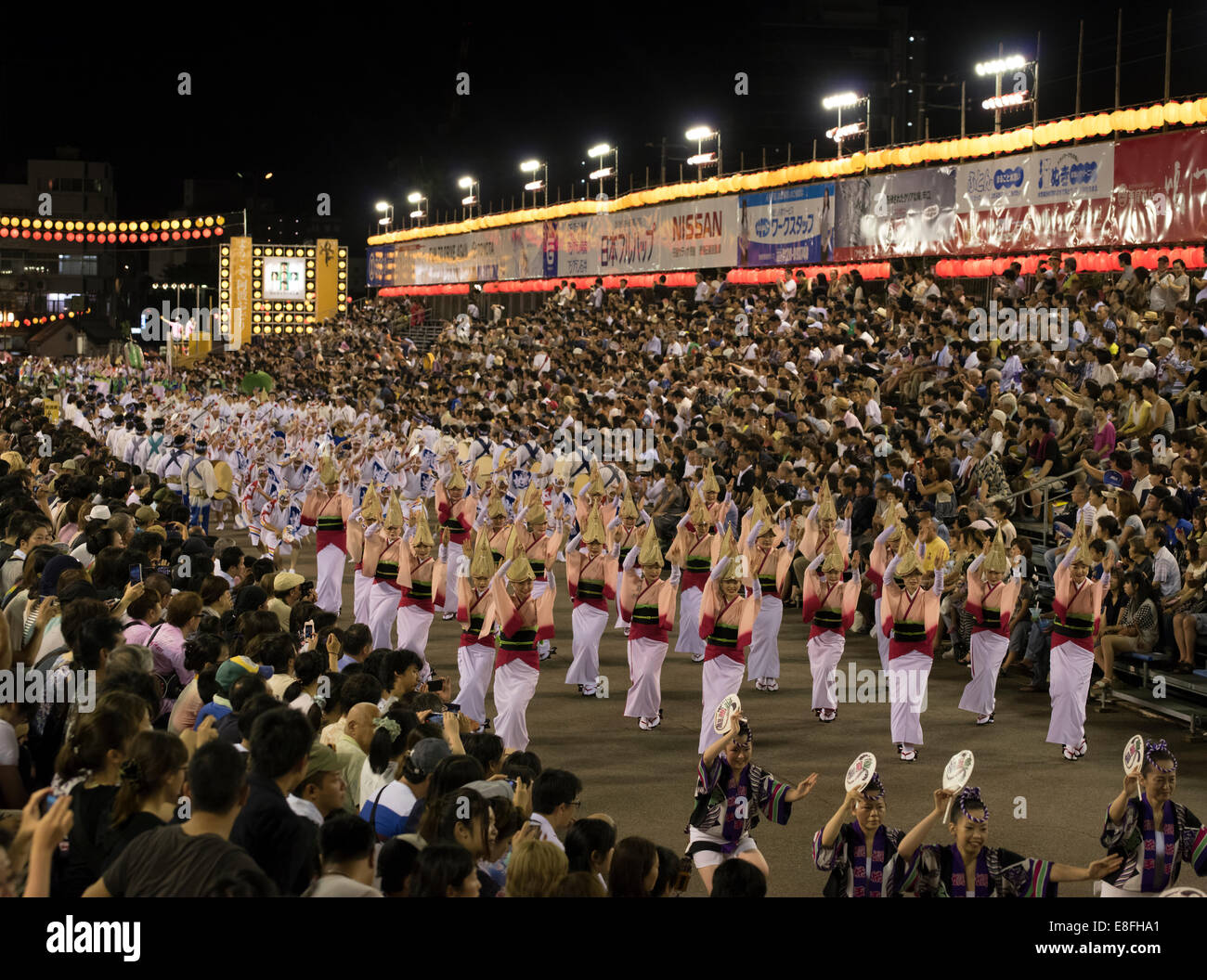 Awa Odori ( Awa Dance Festival ) held 12 to 15 August in Tokushima City ...