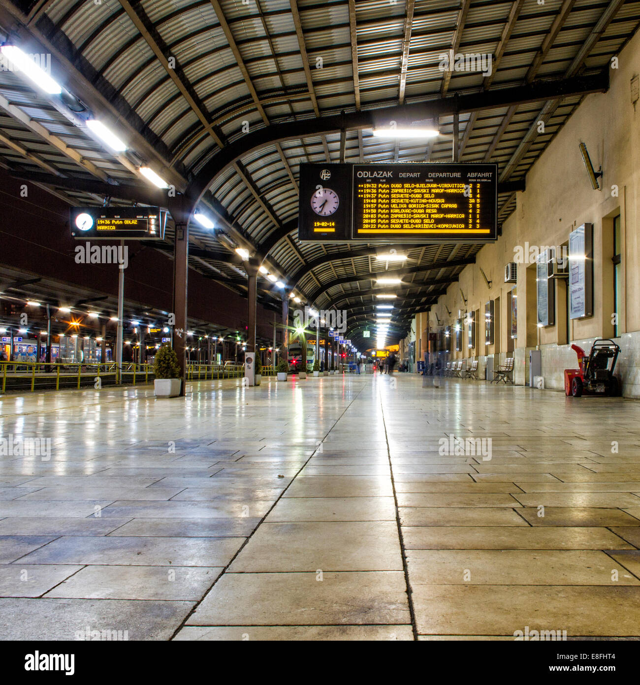 Platform hi-res stock photography and images - Alamy