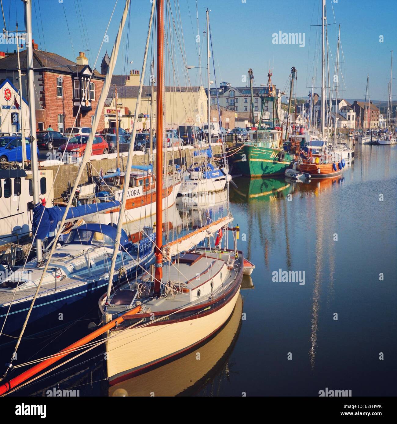 Ship boats vessel docked hi-res stock photography and images - Alamy