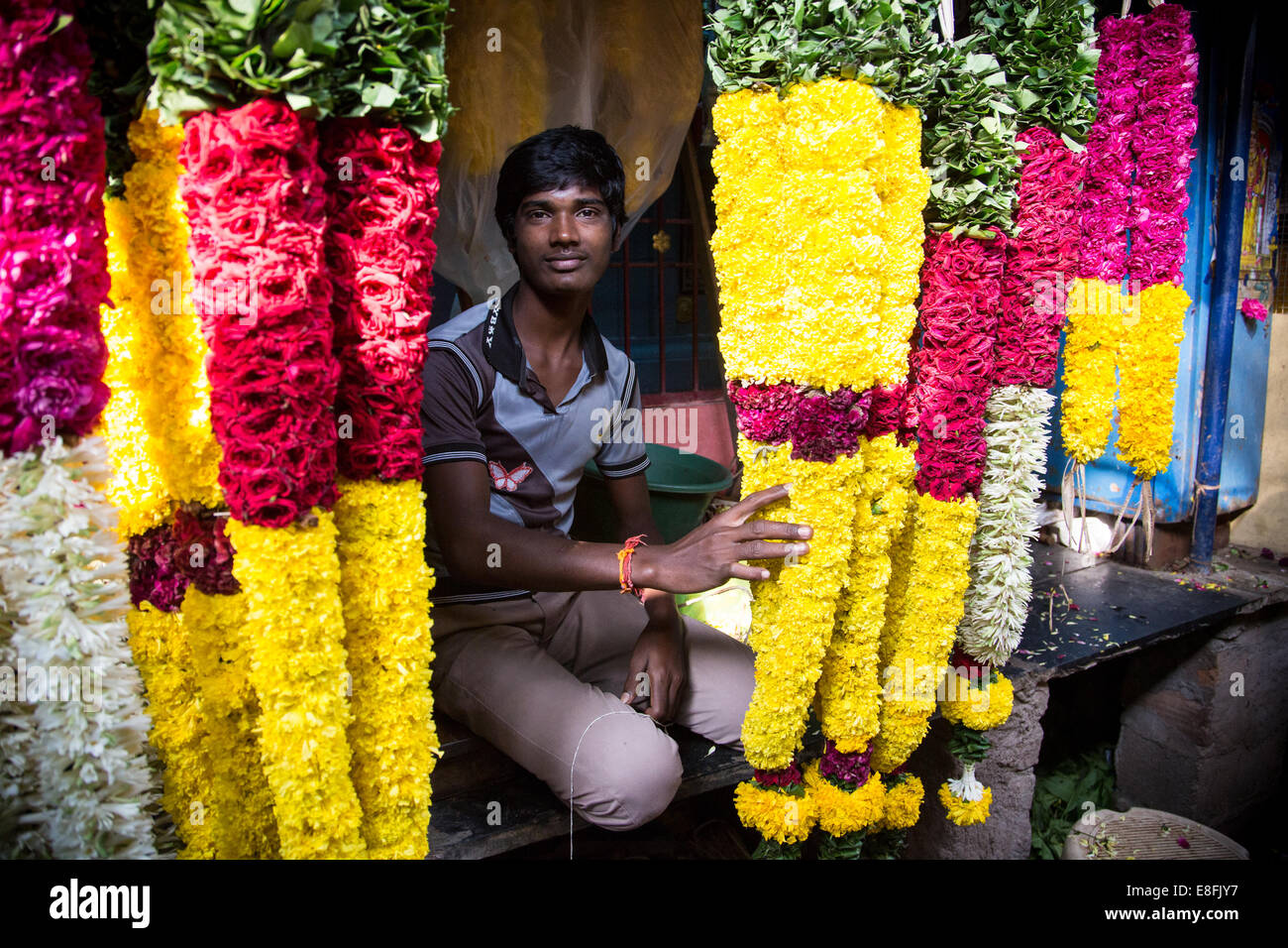 Flower seller in Pondicherry Tamil Nadu, India Stock Photo - Alamy