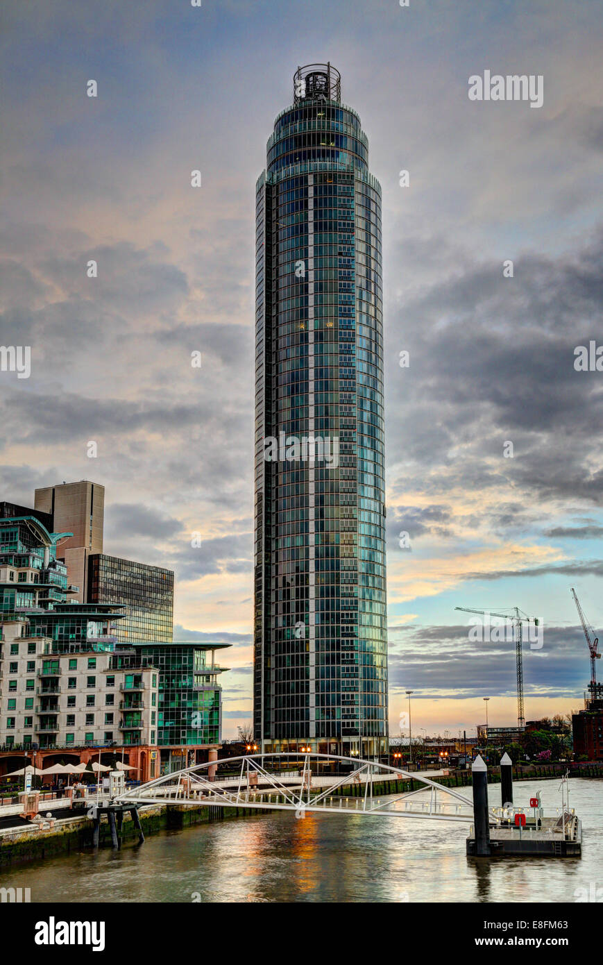 London Residential Tower Stock Photos & London Residential Tower Stock ...