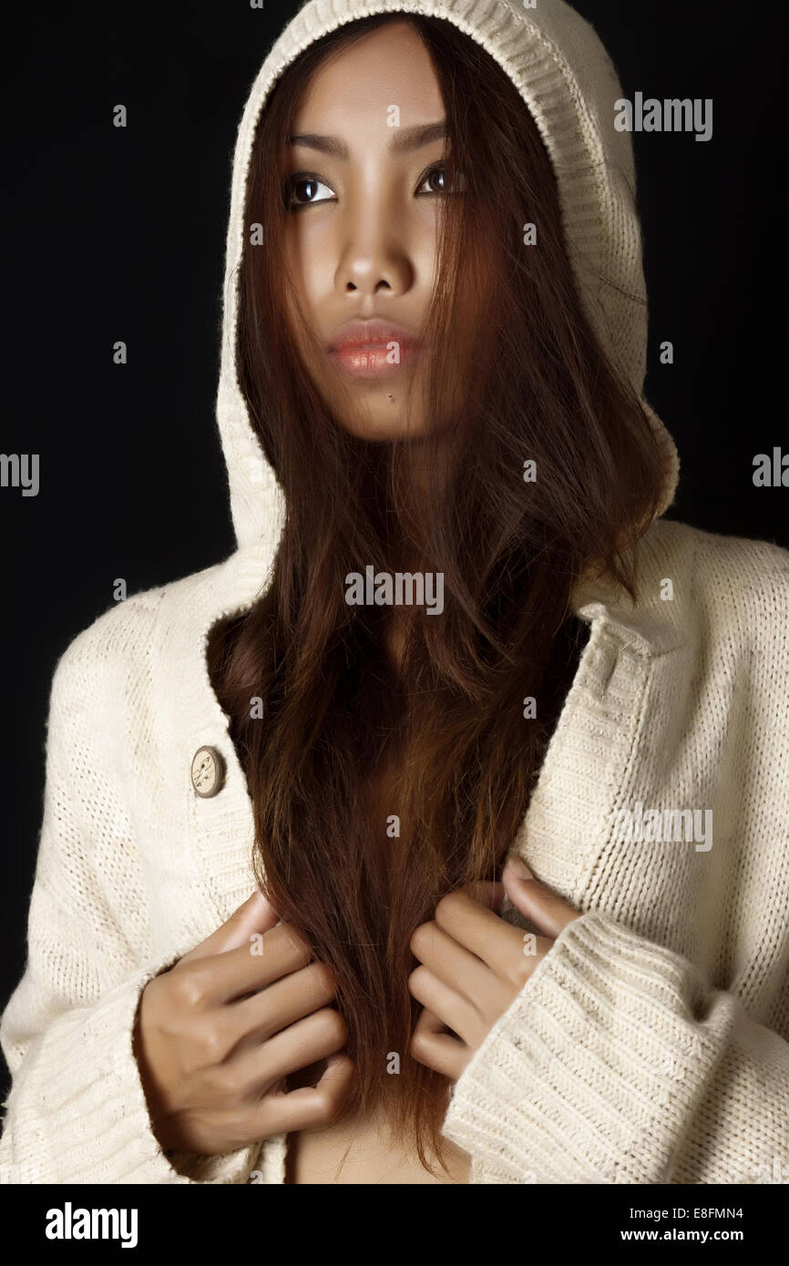 Young beautiful woman portrait studio hi-res stock photography and ...