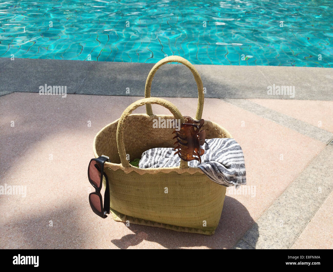 Summer bag by swimming pool Stock Photo - Alamy