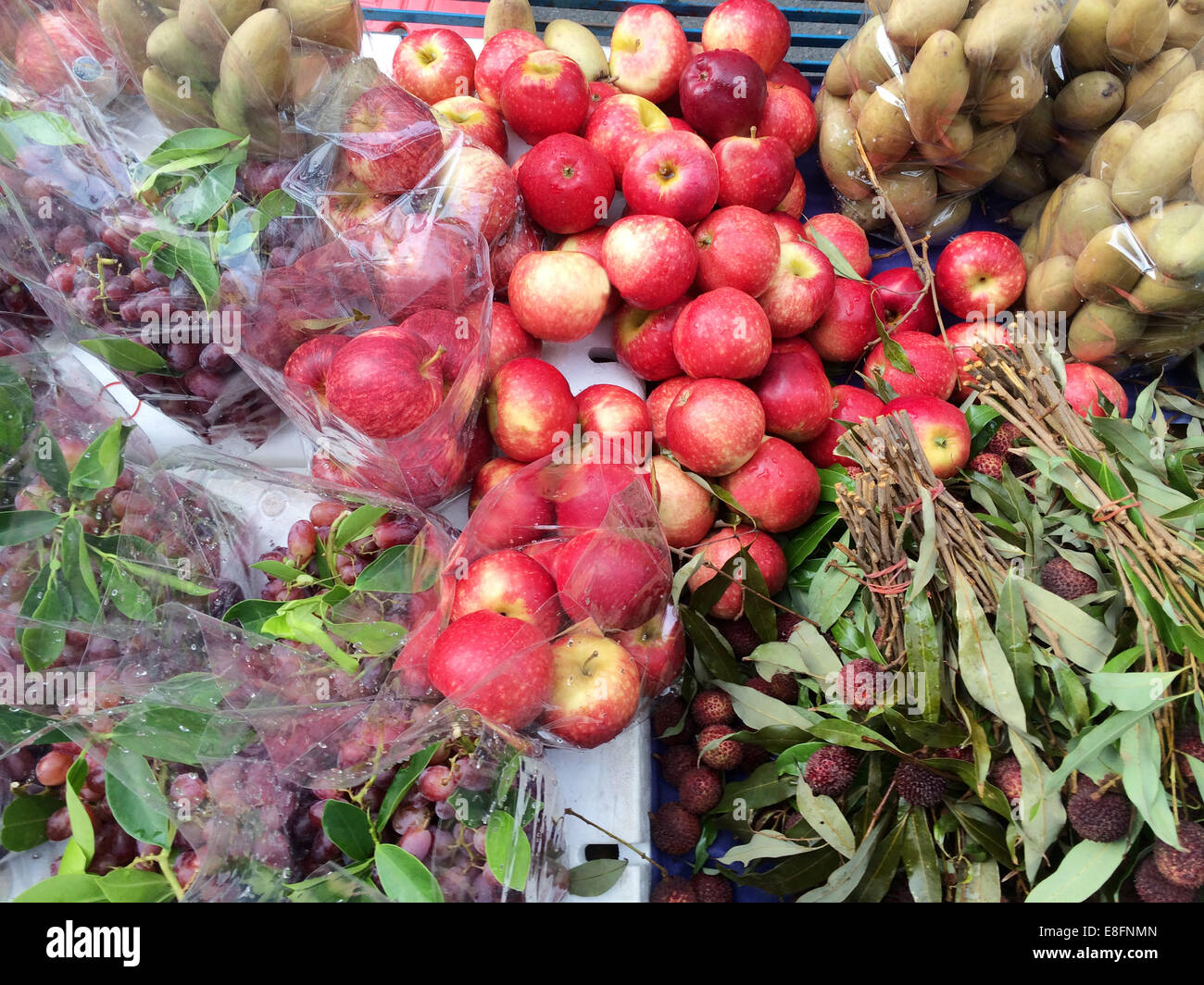 Fruits on market stall Stock Photo - Alamy