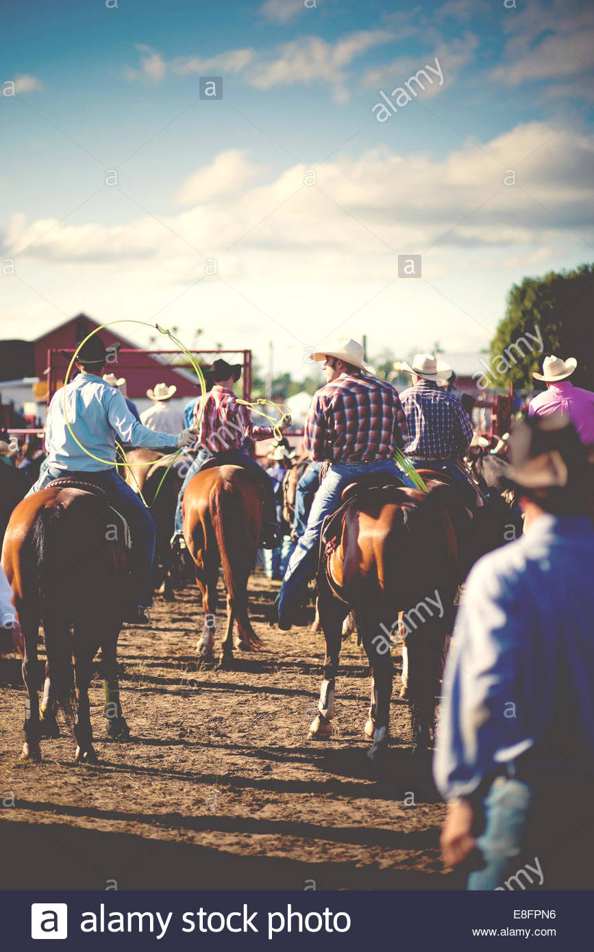 Rodeo Cowboy Stock Photos & Rodeo Cowboy Stock Images - Alamy