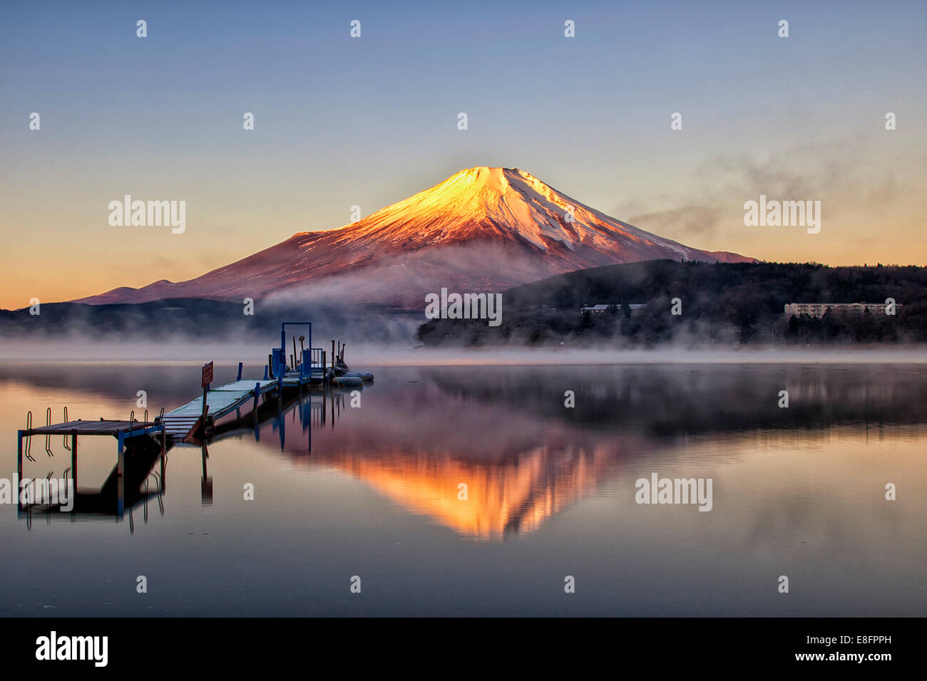Yamanaka lake hi-res stock photography and images - Alamy