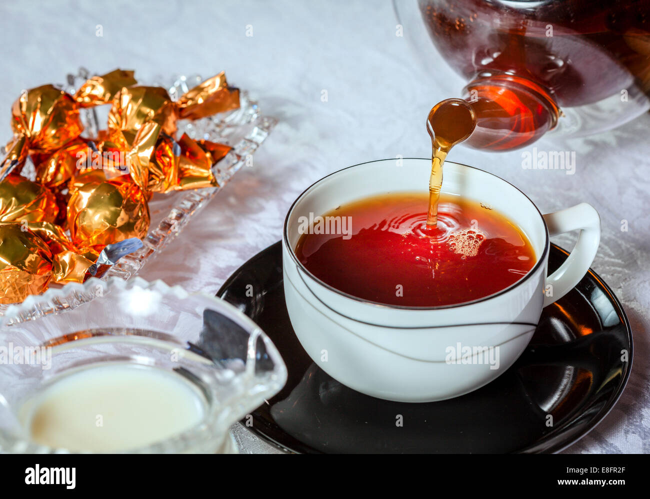 Pouring black tea Stock Photo - Alamy
