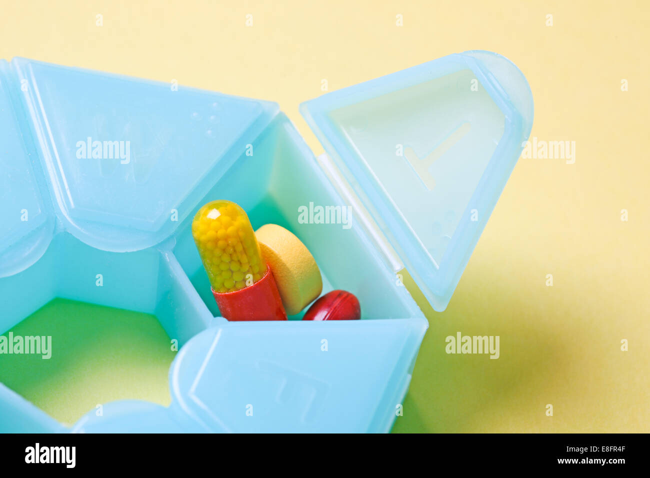 Pills hi-res stock photography and images - Alamy