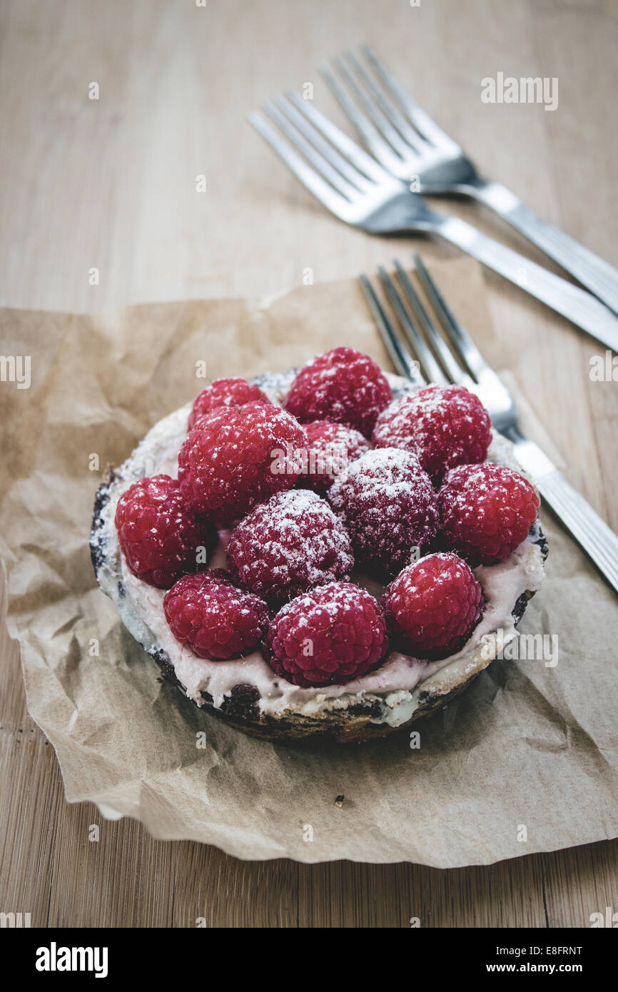 Vegetarian raspberry pastry tart hi-res stock photography and images ...