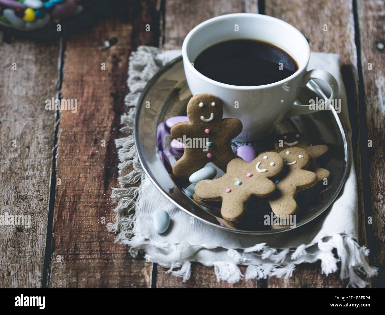 Coffee and gingerbread men Stock Photo - Alamy