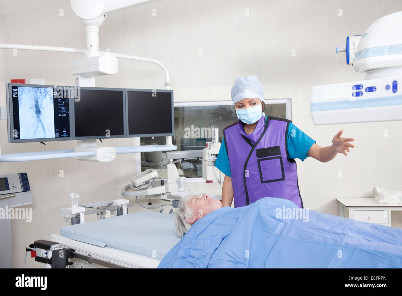 Operating theatre technician hi-res stock photography and images - Alamy